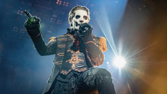 Com novo single, Ghost apresenta clássico do Iron Maiden às novas ...